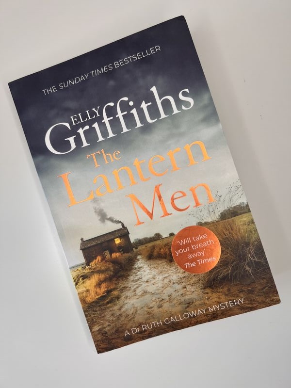 The Lantern Men by Elly Griffiths — Secondhand Paperback | StrangeBooks UK